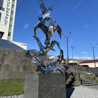 China Mirror Polished Stainless Steel 316 Monument Statue 420cm Height Hand Forged Sculpture for sale