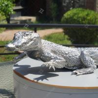 China Cast Polished Stainless Steel 316L Crocodile Decoration Sculpture Custom Size for sale