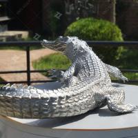 China Cast Polished Stainless Steel 316L Crocodile Decoration Sculpture Custom Size for sale