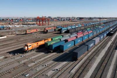 China Land Transport Truck Railway 4-Axle Heavy Duty Freight for Long Distance Cargo Shipping for sale
