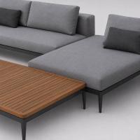 China Dark Powder-Coated Aluminum Frame Modular Lounge Furniture with Extended Teak Slat Platforms and Charcoal-Gray Cushions for sale