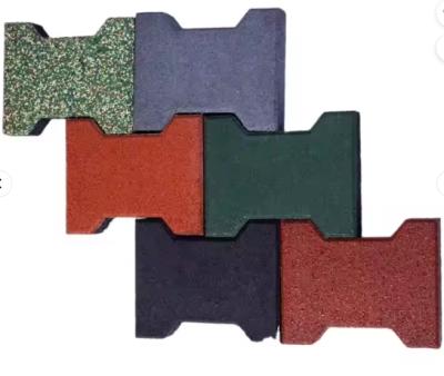 China 35mm Thick SBR Rubber Interlocking Horse Stall Mats 200x160mm Anti-Slip Waterproof Flooring for sale