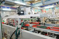 China Customized 30 PPM Side Feeding Wraparound Case Packer for Beverage Lines - 15850mm Length, 30KW Power for sale