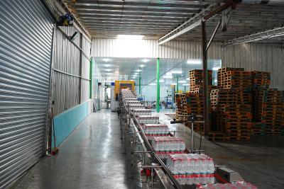 China Case Conveyor System for 24000BPH Bottled Water Production Line with PLC Control and 12-Month Warranty for sale