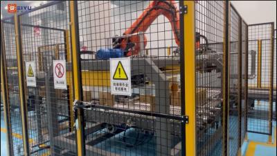 China Robotic Palletizing System with 1500KG Load Capacity and 7-9 Cycles/Minute for PET Bottle Production Lines for sale