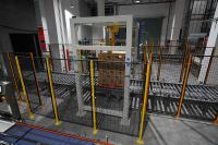 China Single-Lane Gantry Palletizer for 18,000 BPH Beverage Lines with 35KW Power and 380V Voltage for sale