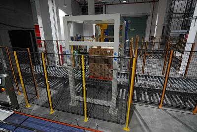 China Single-Lane Gantry Palletizer for 18,000 BPH Beverage Lines with 35KW Power and 380V Voltage for sale