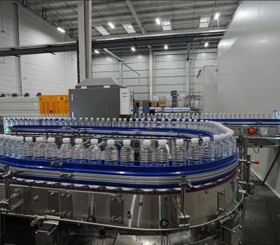 China SUS304 Air Conveyor for 42,000 BPH Bottled Water Production Line with 2.5mm Stainless Steel Construction for sale