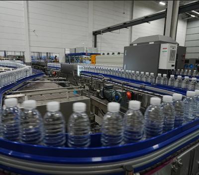 China 42,000 BPH Linear Bottle Conveyor with SUS304 Stainless Steel for Bottled Water Production Lines for sale