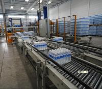 China SUS 304 Frame Palletizer Conveyor For Bottled Water Production Energy Efficiency for sale