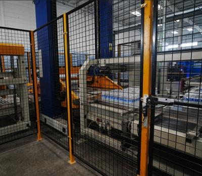 China PLC Control High Speed Palletizer 42000 BPH for Bottled Water Production Line for sale
