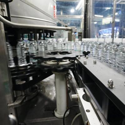 China Stainless Steel 304 Hot Melt Glue Labeler 6000-72000BPH Self-Labeling Self-Testing Automatic Labeling Machine for sale