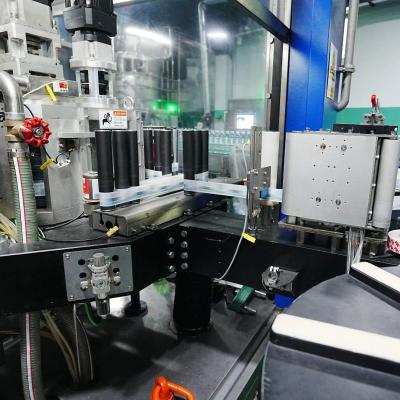 China 12000bph High Stability Combined Labeling Machine Hot Melt Glue Labeler for Glass PET Bottles for sale