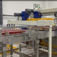 China Fully Automatic Robotic Depalletizer 800 Cans per Minute for Empty Containers for sale