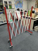 China Metal Type Iron Retractable Fence for Movable Safety Guardrail Isolation in Red Color for sale
