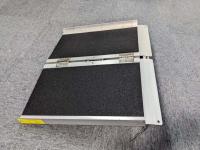 China Foldable Aluminum Wheelchair Ramp with 600lbs Loading Capacity and 36cm Folded Width for sale