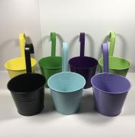 China Metal Flower Pots with Detachable Hook and Drainage Hole Colorful Hanging Planters for sale