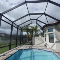 China 6-9ft PVC Fiberglass Screen 30m/100ft Length Pest Resistant for Outdoor Pool and Patio for sale