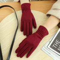 China Fashion Red Women OEM Super Warm Winter Gloves Sensitive Screen Touch Cycling for sale