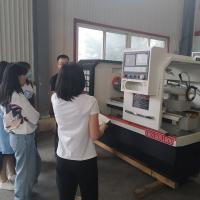 China CK6140 horizontal de la cama plana Guía duro ferrocarril control cnc máquina de torno centro de torneado for sale