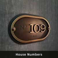 China HONGSEN Custom Metal Brass Plaque Sign Outdoor Indoor Hotel House Number Embossed Plate 2kg for sale