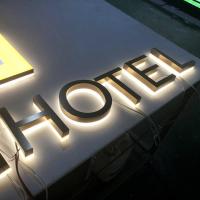 China HongSen Custom 3D Metal Backlit LED Sign 100-240V Stainless Steel Channel Letter for sale