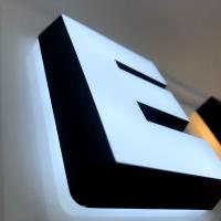 China Custom 3D Luminous Acrylic LED Sign 12V 6000K for Office Business Letter Display for sale