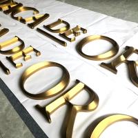 China HONGSEN Custom 3D Metal Gold Letters for Indoor Outdoor Advertising Signage 2kg LED for sale