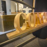 China Custom 3D Gold Mirror Solid Brass Metal Business Signs Wall Letter Store Personalized Signage 5mm Thick for sale