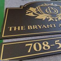 China Custom Etched Cast Bronze Memorial Plaque Award Brass Plate for Home Office Decor 100-240V for sale