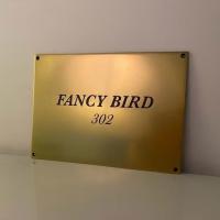 China Custom Metal Wall Plaque Vintage Style Outdoor Signage Commemorative Decoration 2 Year Warranty for sale
