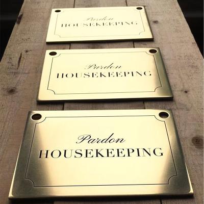 China Custom Brass Plaque Sign UV Protected Outdoor Signage for Corporate Gift 2mm Thick for sale