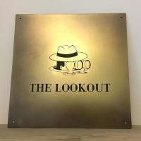 China Custom Waterproof Brass Metal Plaque Sign UV Printing for Storefront Display 2 Year Warranty for sale