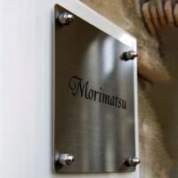 China Custom Waterproof Brass Metal Plaque Sign UV Printing for Storefront Display 2 Year Warranty for sale