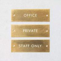 China Custom Waterproof Brass Metal Plaque Sign UV Printing for Storefront Display 2 Year Warranty for sale
