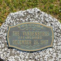 China Custom Brass CNC Engraved Plaque UV Printing Custom Shape High Standard Quality Memorial Sign for sale