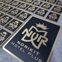 China Custom Metal House Number Door Sign Brass Aluminium Hotel Room Plate Plaque UV Printing Engraving for sale