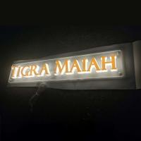 China Custom Acrylic LED Light Up Sign Integrated Bottom Plate and Letters 12V 6000K for sale