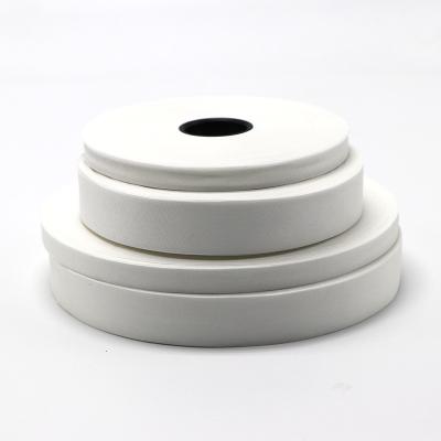 China Custom Microfiber Cloth Roll 112g/m² Cleanroom Wiper 10-500M Length for Industrial Applications for sale
