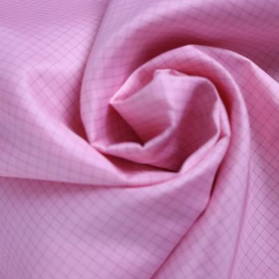 China 105gsm ESD Fabric Pink 150cm Width 98% Polyester 2% Carbon Fiber Static Protection for sale