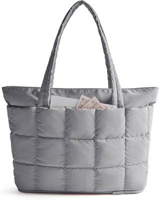 China Easy Carry Large Capacity Quilted Tote Gym Bag for Travel and Portable Use for sale