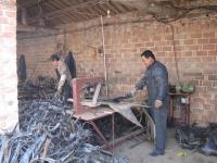 China Unvulcanized Radial Tyre Scrap Steel Wire Separator Machine Semi Automatic Manual for sale