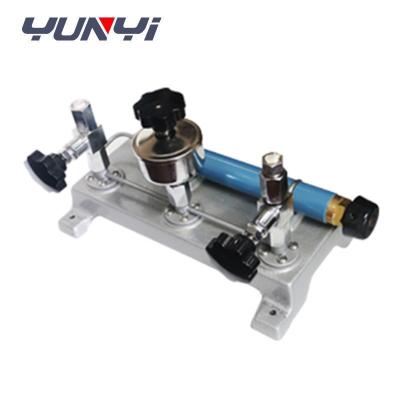 China Pressure Gauge Calibrator Featuring Transformer Oil Working Medium and Leak Resistant Design for Calibration Performance for sale