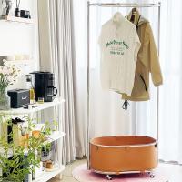 China Hotel Floor Hanger For Clothes With Wheels And Convenient Assembly Required for sale