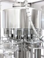 China Video Outgoing-Inspection Capacity 2000BPH CO2 Water Filling Machine for Safe Bottling for sale