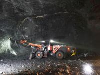 China Fully Hydraulic Jumbo Rock Drill Small And Medium Sized Tunnel Drilling Equipment for sale
