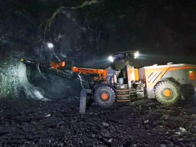 China Articulated Chassis Structure Heavy Duty Drilling Equipment Drilling Speed 0.8 - 2m/min for sale