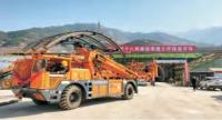 China Engineering Arch Installation Cart 4 Rubber Tires 125KW / 2200rpm Diesel Engine for sale