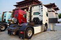 China New Shacman Tractor Truck X6000 6X4/4X2/6X2 With Weichai/Cummins Engine Tractor Truck for sale