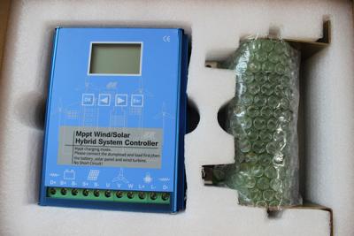 China MPPT Wind And Solar Hybrid Controller Connected With Battery 12V 24V 800W for sale